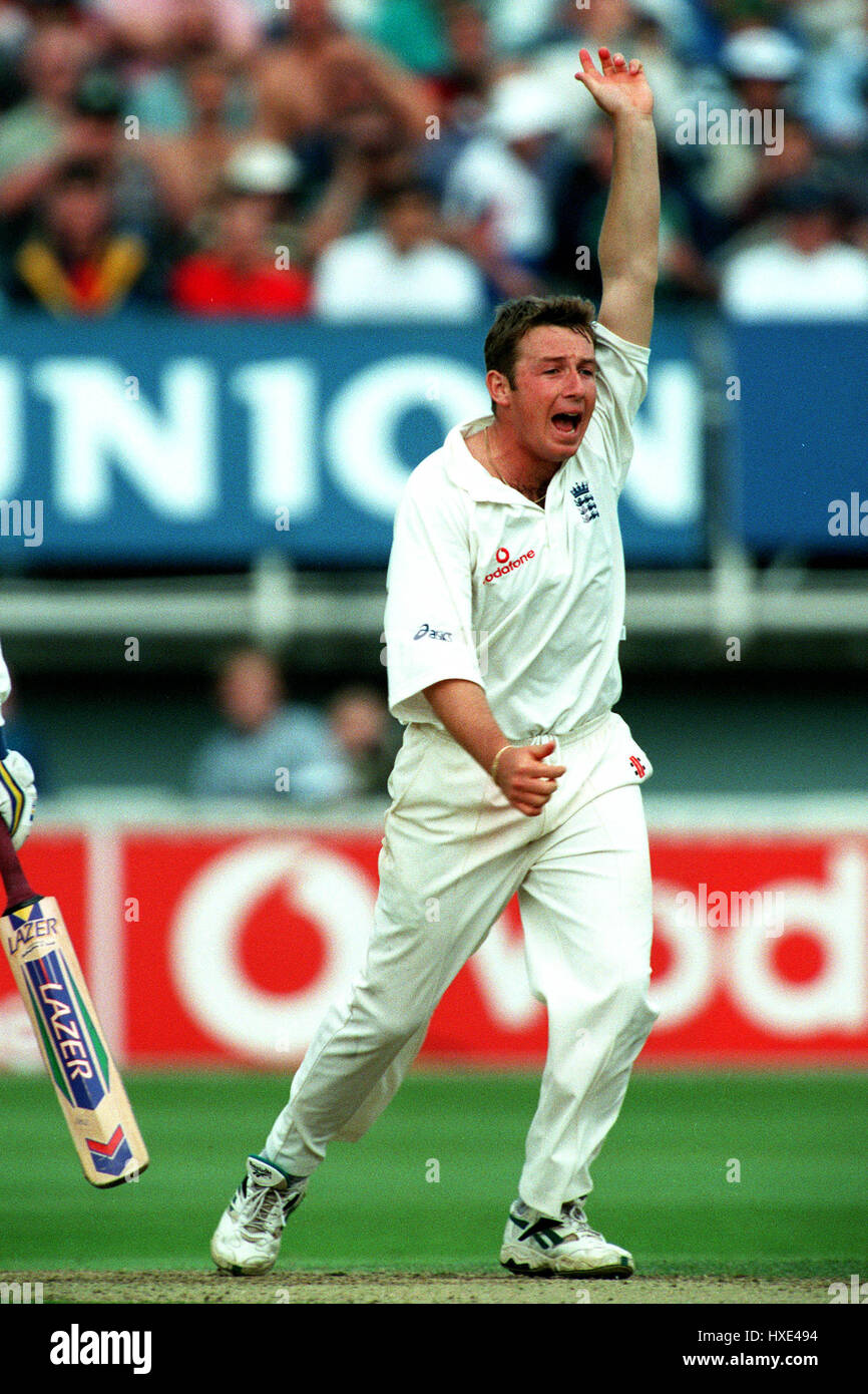 ROBERT CROFT ENGLAND & GLAMORGAN CCC 16 June 1998 Stock Photo - Alamy