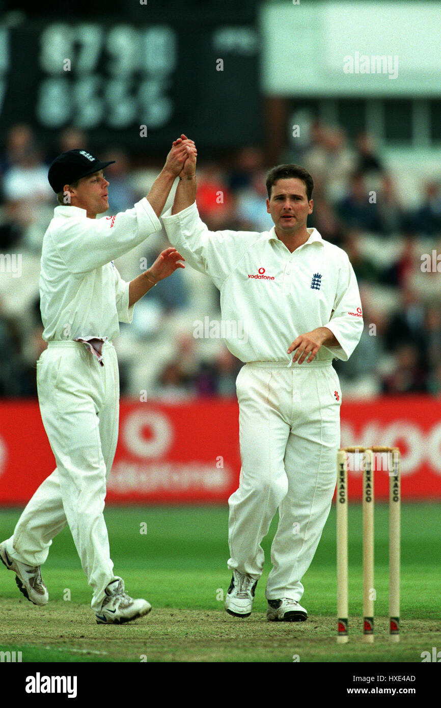 MARK EALHAM ENGLAND & KENT CCC 27 May 1998 Stock Photo - Alamy