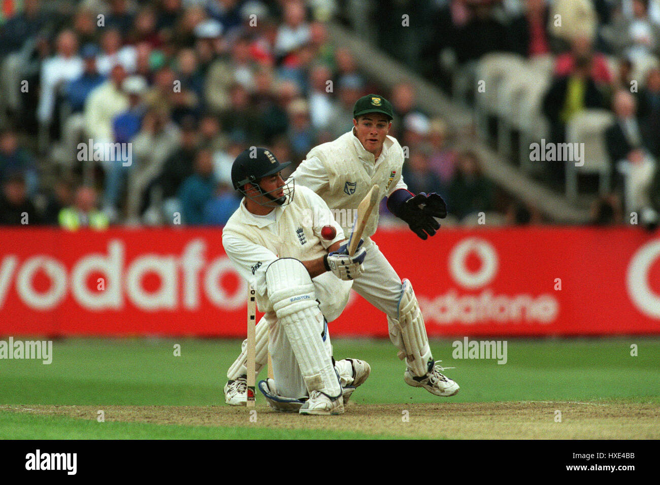 ADAM HOLLIOAKE ENGLAND & SURREY CCC 27 May 1998 Stock Photo - Alamy