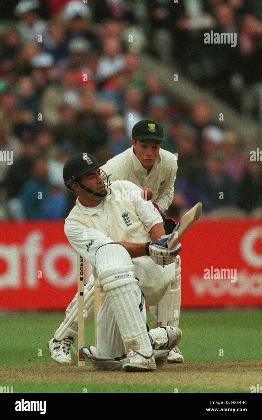 ADAM HOLLIOAKE ENGLAND & SURREY CCC 27 May 1998 Stock Photo - Alamy