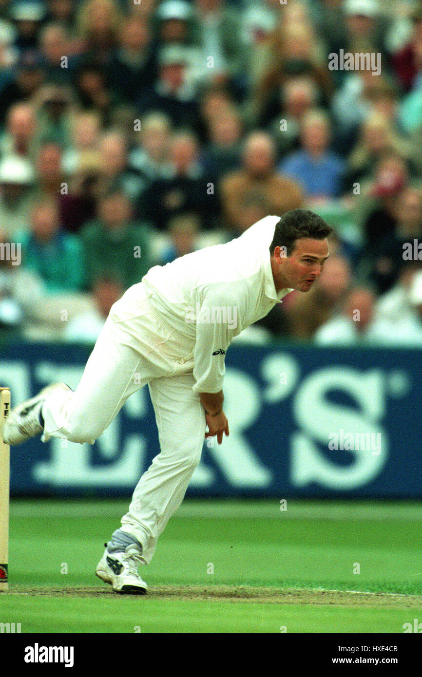 MARK EALHAM ENGLAND & KENT CCC 27 May 1998 Stock Photo - Alamy