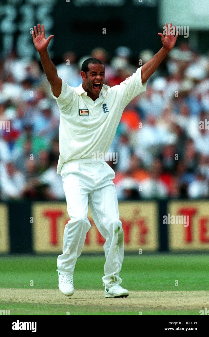 Cricket headley hi-res stock photography and images - Alamy