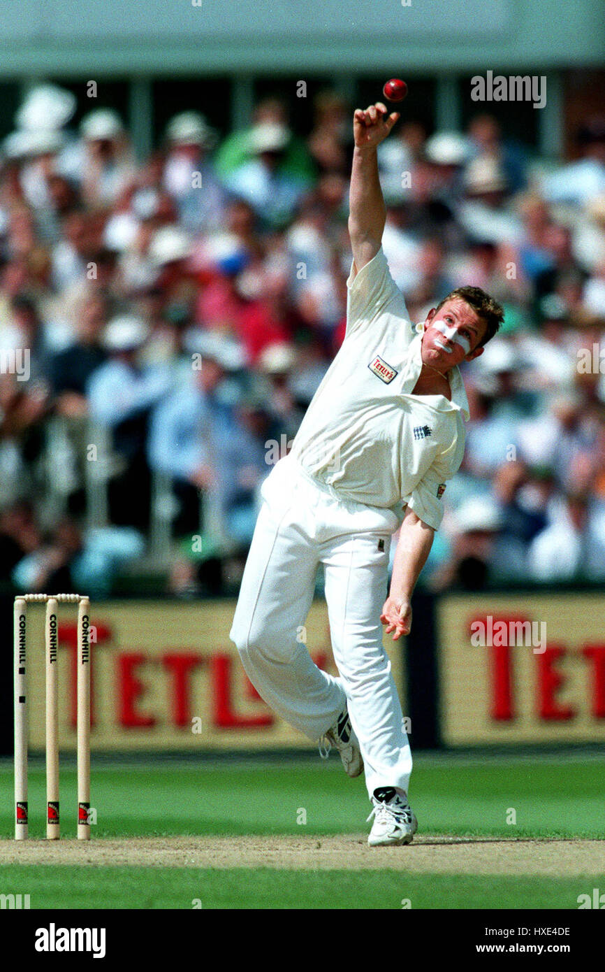 ROBERT CROFT ENGLAND & GLAMORGAN CCC 10 July 1997 Stock Photo - Alamy