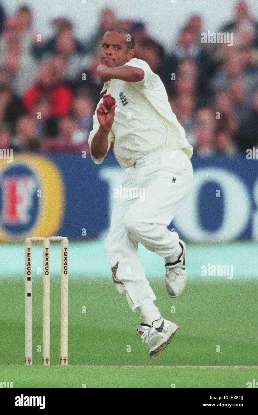 DEAN HEADLEY ENGLAND & KENT CCC 23 May 1997 Stock Photo - Alamy