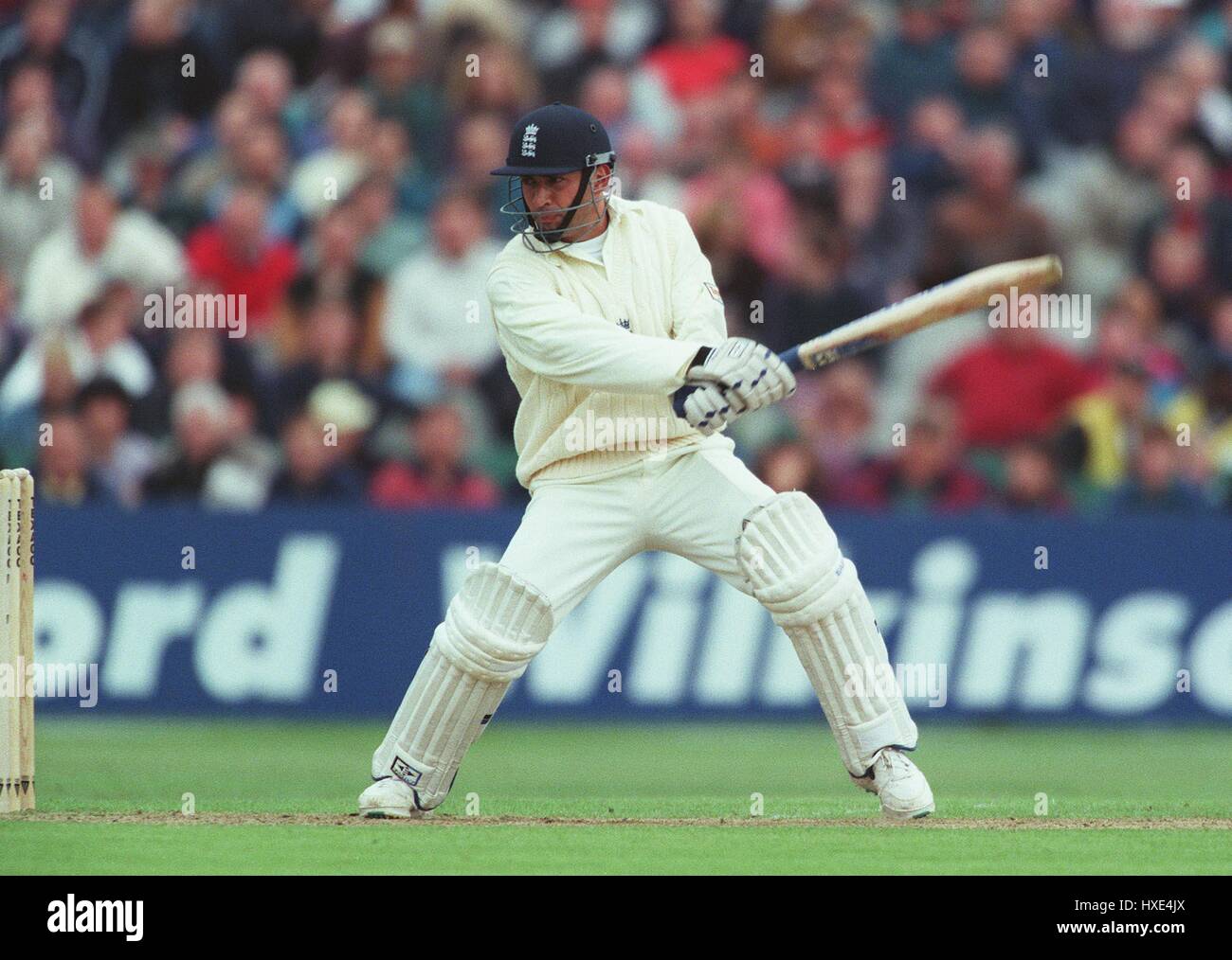 Cricket hollioake batting hi-res stock photography and images - Alamy