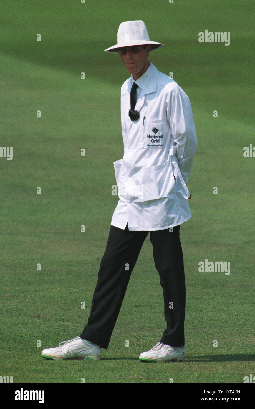 STEPHEN RANDELL UMPIRE 22 July 1994 Stock Photo - Alamy