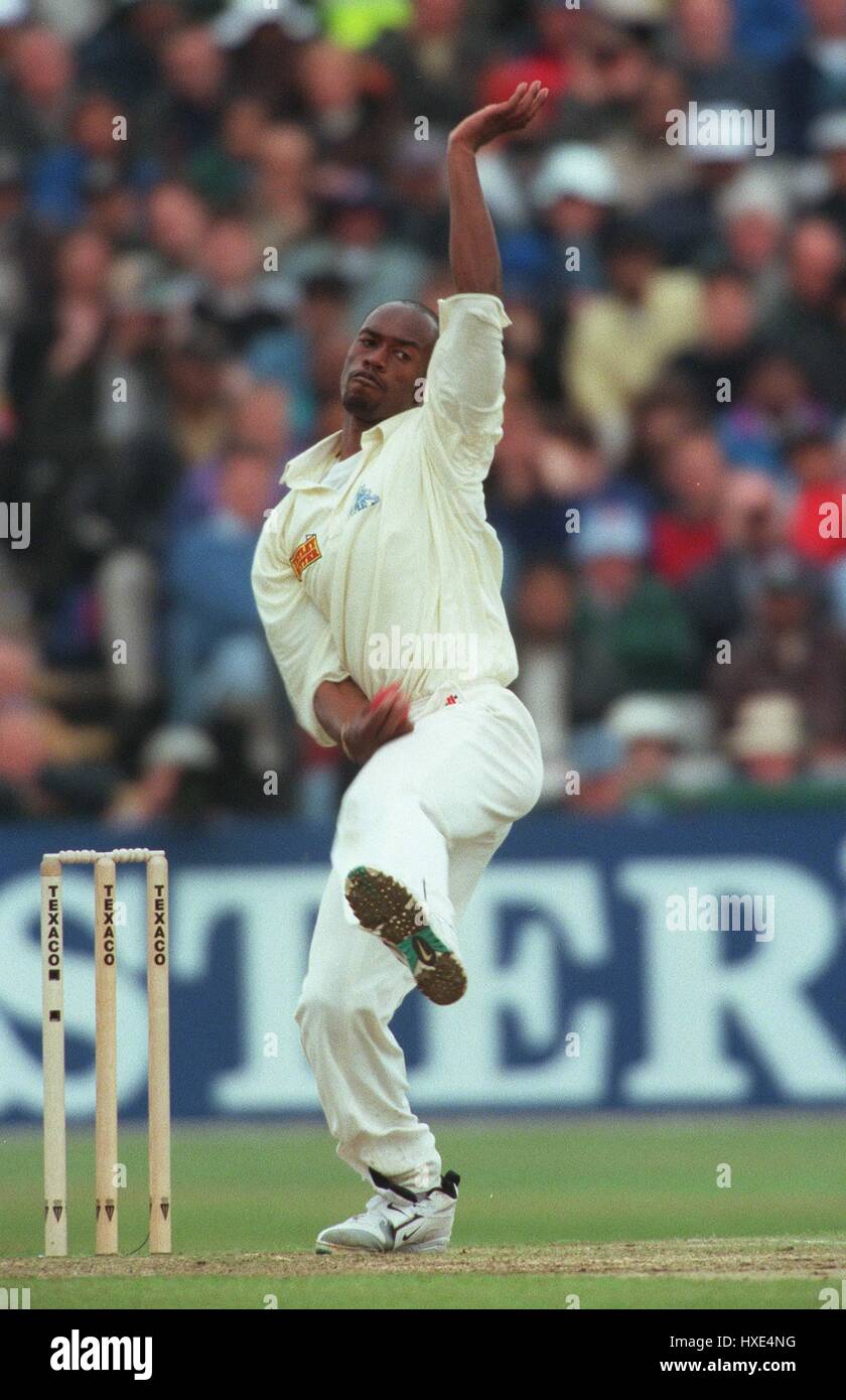 Chris lewis cricket hi-res stock photography and images - Alamy