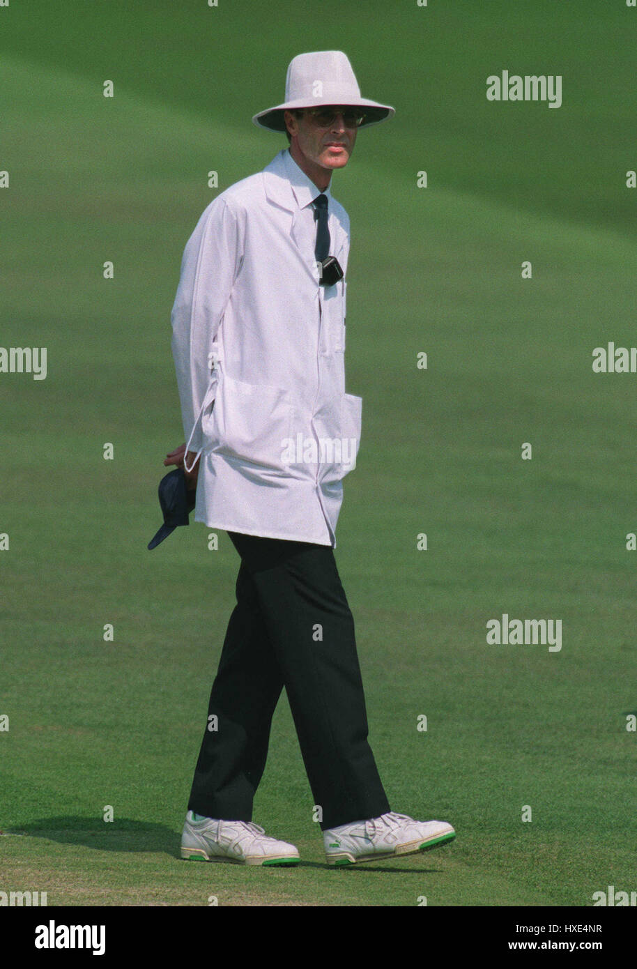 STEPHEN RANDELL UMPIRE 22 July 1994 Stock Photo - Alamy