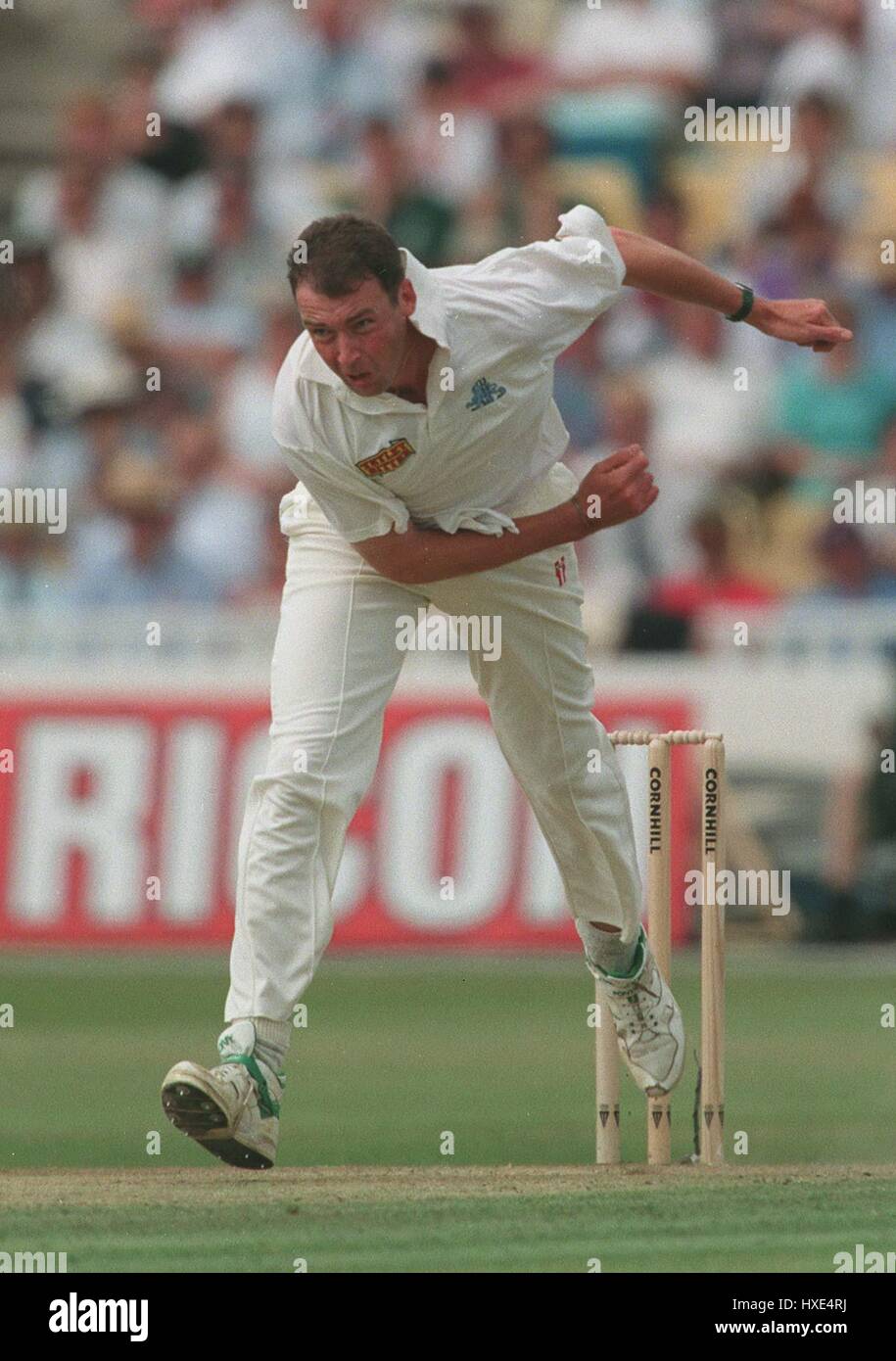 ANGUS FRASER ENGLAND & MIDDLESEX CCC 17 July 1995 Stock Photo - Alamy