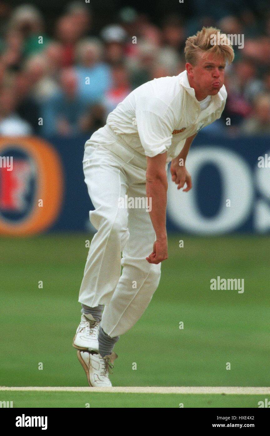 PETER MARTIN. ENGLAND & LANCASHIRE CCC 25 June 1995 Stock Photo - Alamy