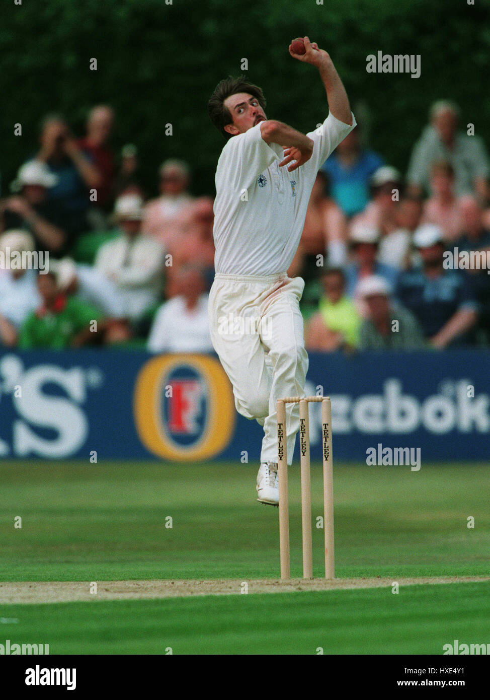 Cricketer bowling hi-res stock photography and images - Alamy