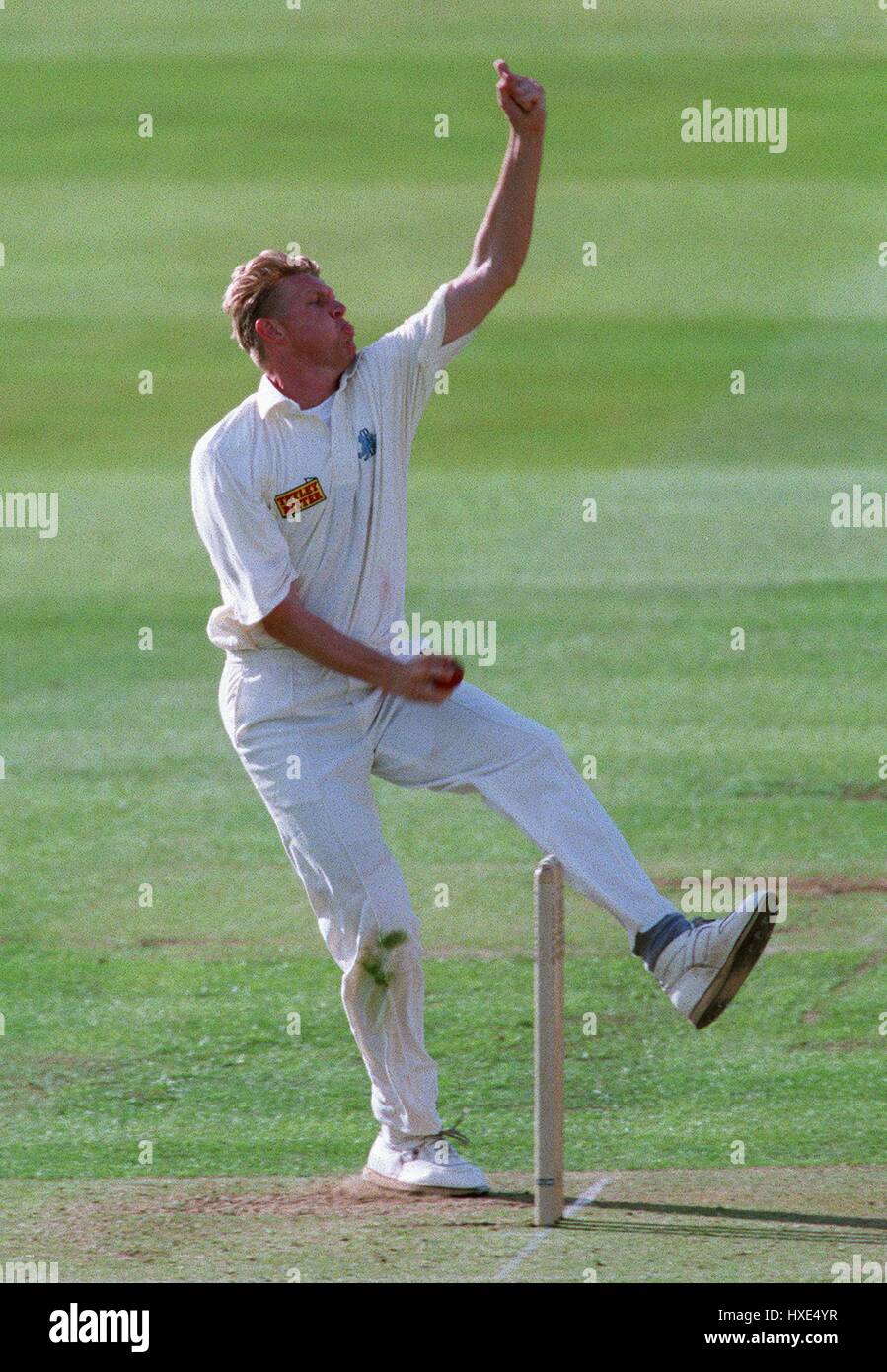 PETER MARTIN. ENGLAND & LANCASHIRE CCC 01 June 1995 Stock Photo - Alamy