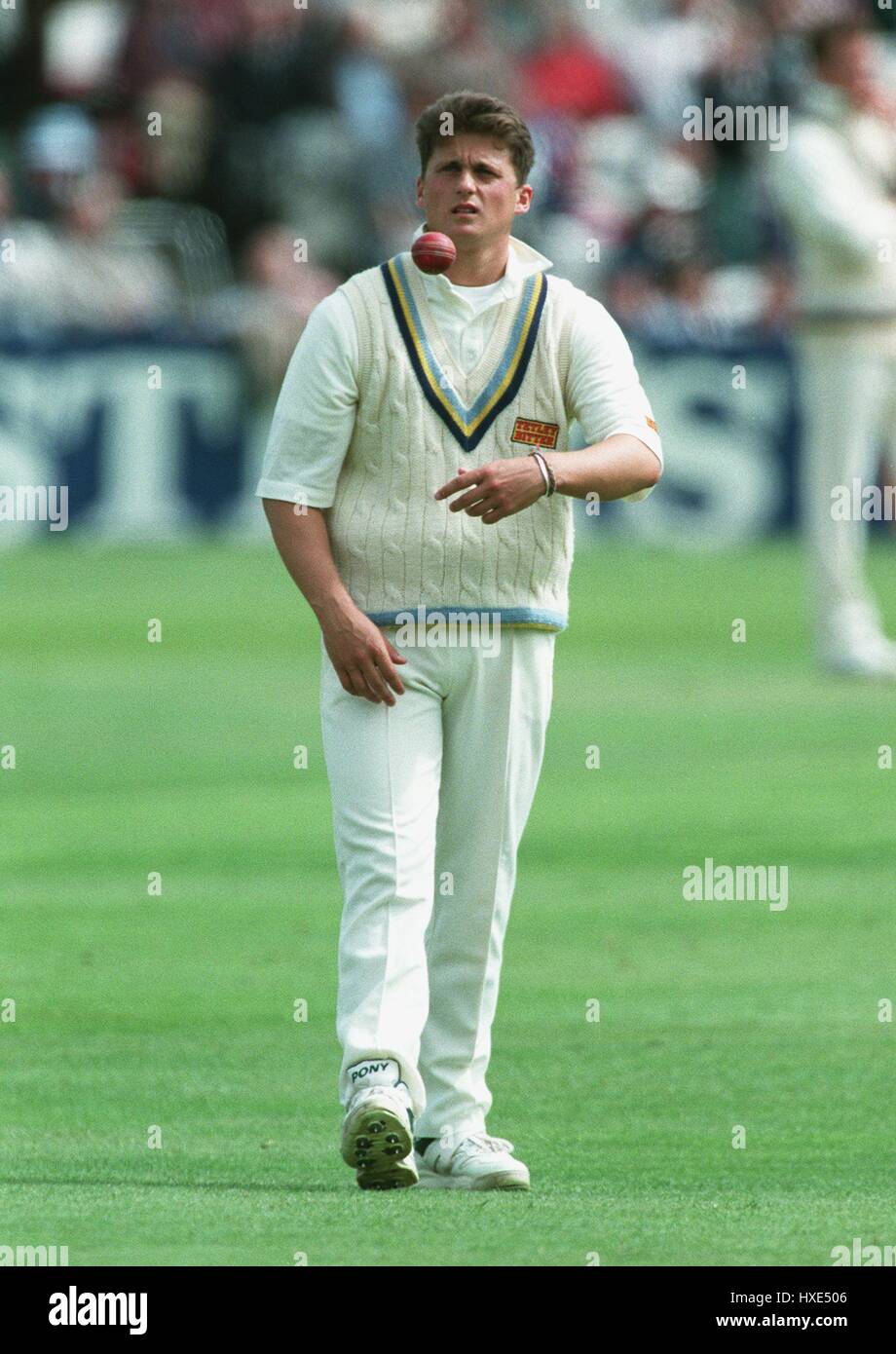 DARREN GOUGH YORKSHIRE CCC 01 June 1995 Stock Photo - Alamy