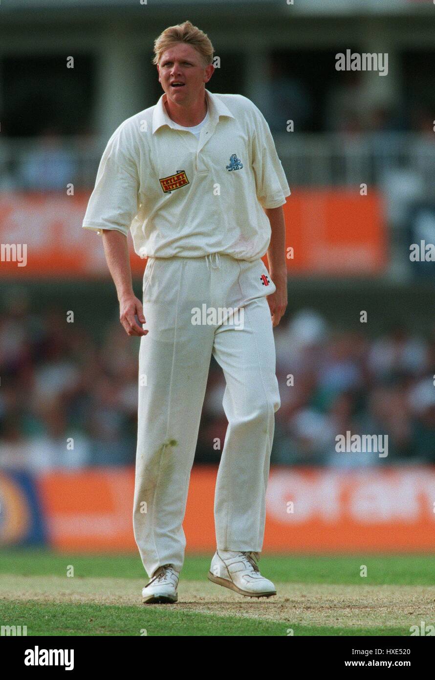 PETER MARTIN. ENGLAND & LANCASHIRE CCC 01 June 1995 Stock Photo - Alamy