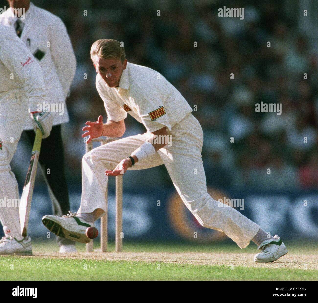 DOMINIC CORK ENGLAND & DERBYSHIRE CCC 31 May 1995 Stock Photo - Alamy