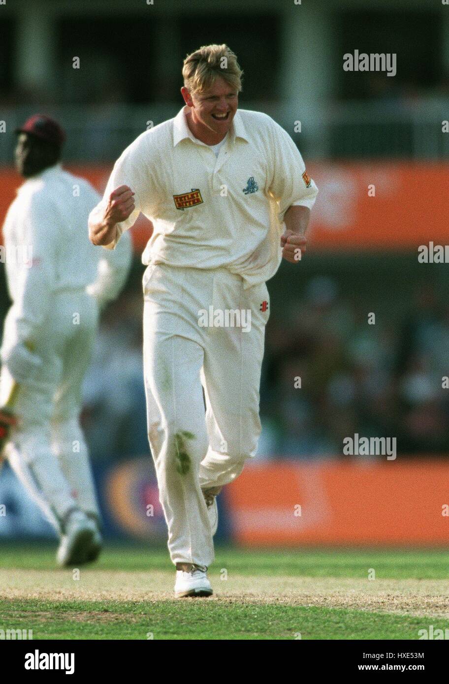 PETER MARTIN. ENGLAND & LANCASHIRE CCC 31 May 1995 Stock Photo - Alamy
