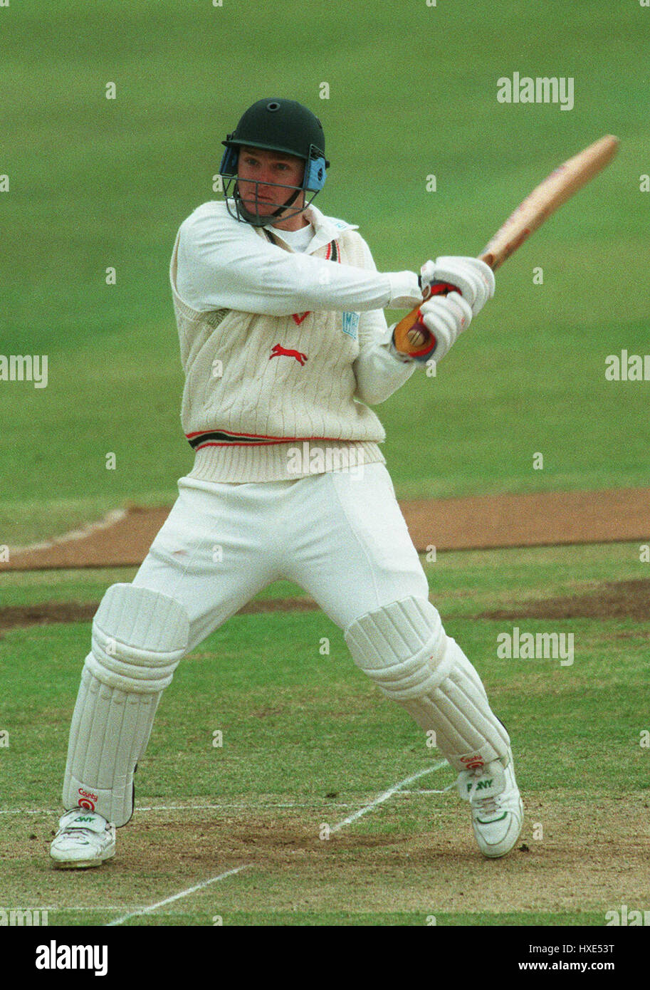 DARREN MADDY LEICESTERSHIRE CCC 31 May 1995 Stock Photo - Alamy