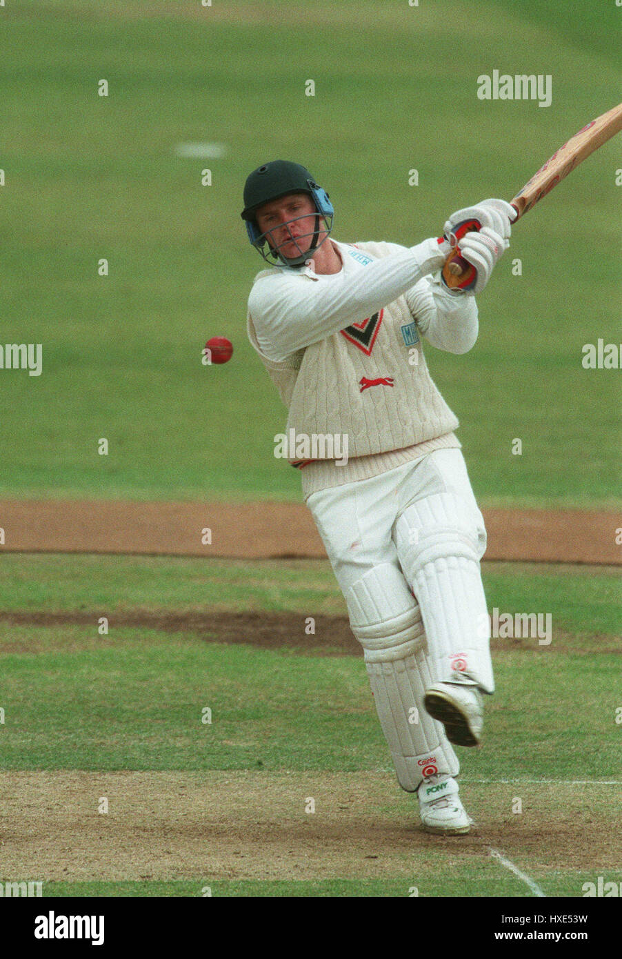 DARREN MADDY LEICESTERSHIRE CCC 31 May 1995 Stock Photo - Alamy
