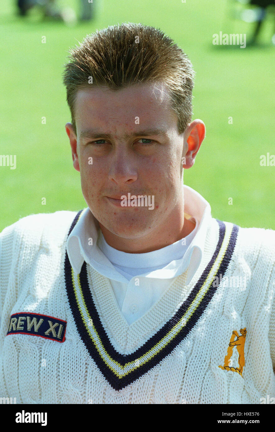 ASHLEY GILES WARWICKSHIRE CCC 14 April 1995 Stock Photo - Alamy