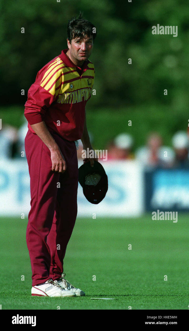 NICK COOK ENGLAND & NORTHAMPTONSHIRE CCC 01 July 1993 Stock Photo - Alamy