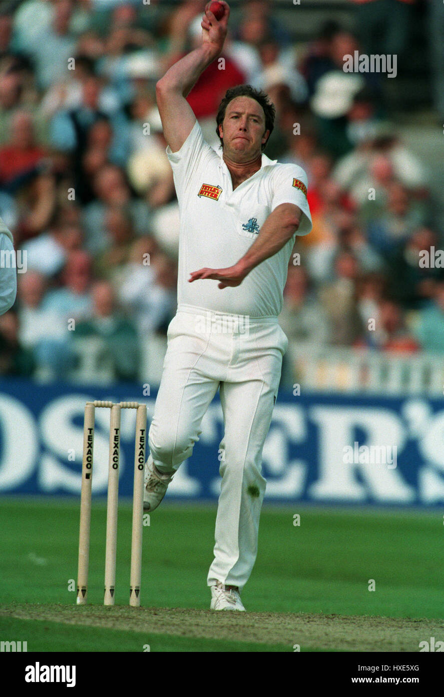 DEREK PRINGLE ENGLAND & ESSEX CCC 23 May 1993 Stock Photo - Alamy
