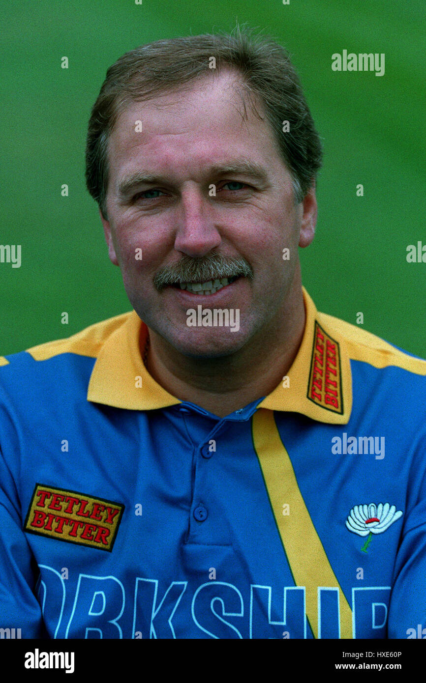 STEVE OLDHAM YORKSHIRE CCC 15 April 1993 Stock Photo - Alamy