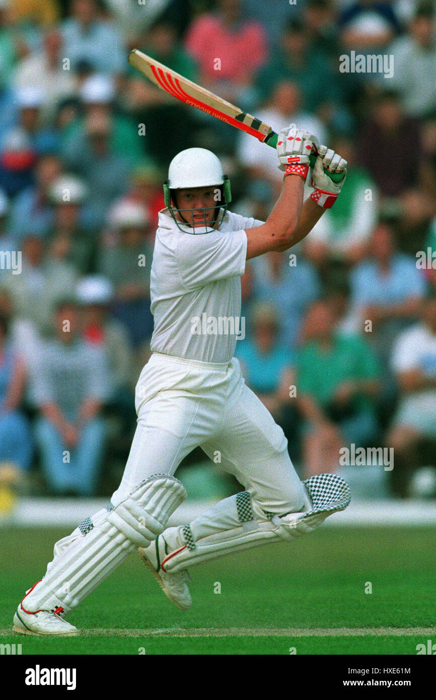 DOMINIC OSTLER WARWICKSHIRE CCC 05 July 1992 Stock Photo - Alamy