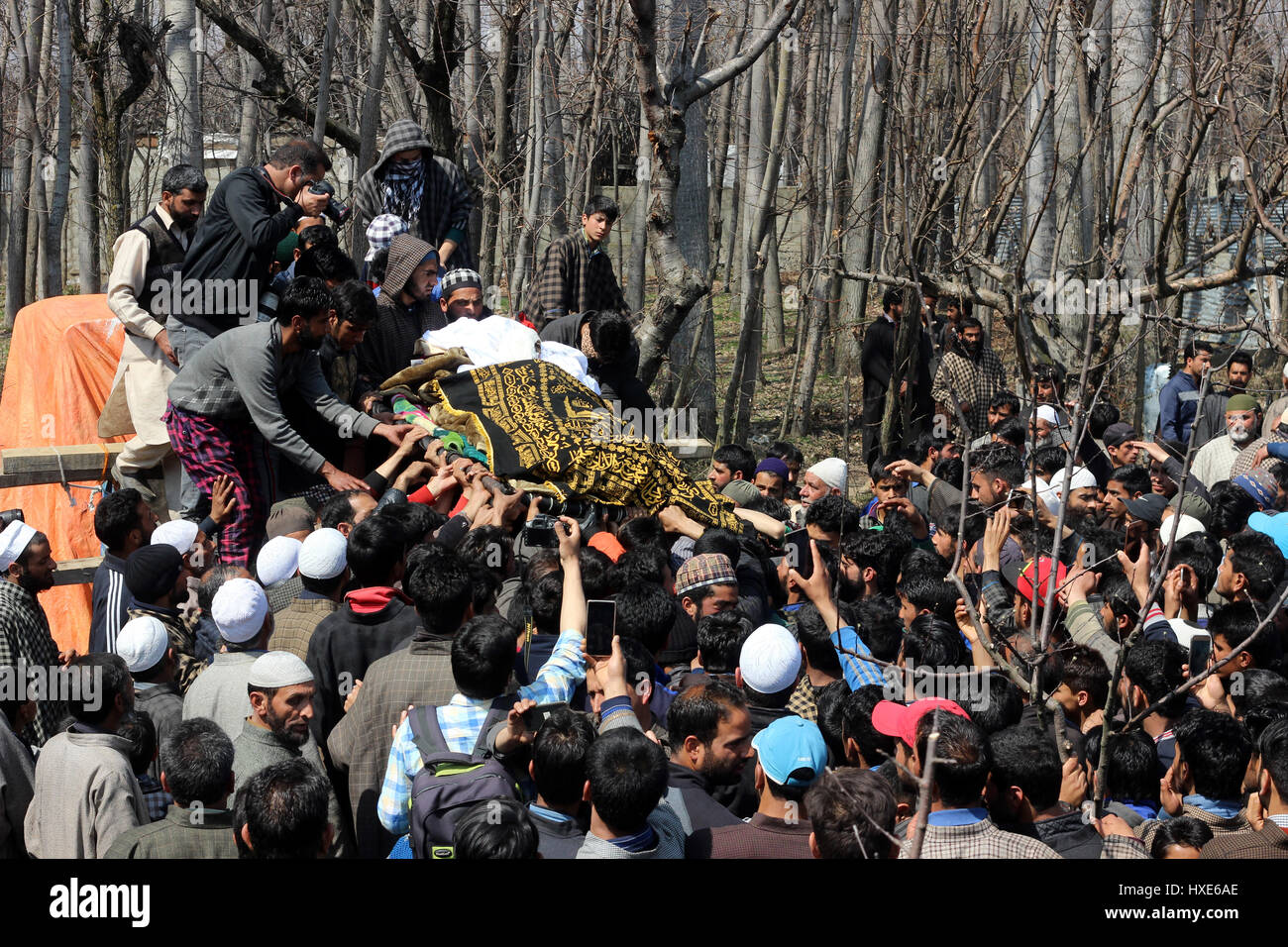 Shopian, India. 27th Mar, 2017. Thousands attend the funeral of a ...