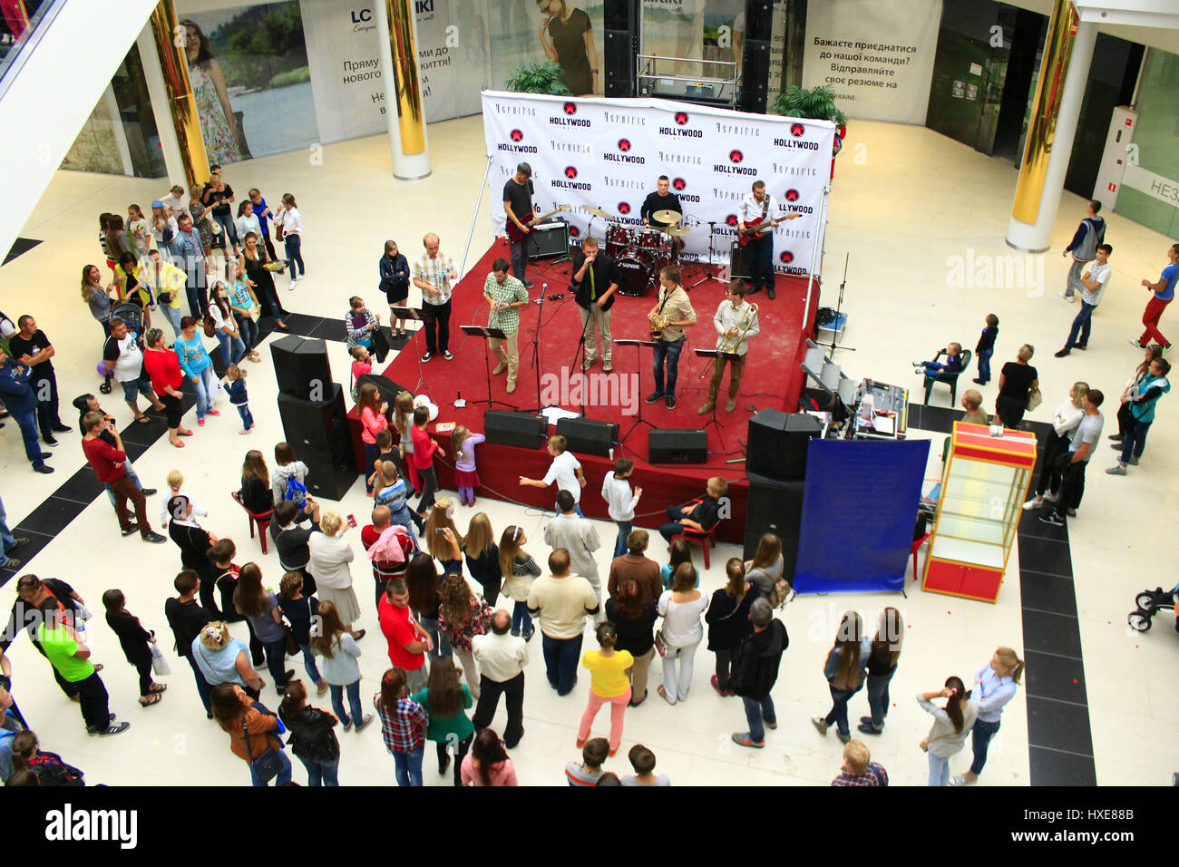 crowd of people listening music in the concert in supermarket Stock ...