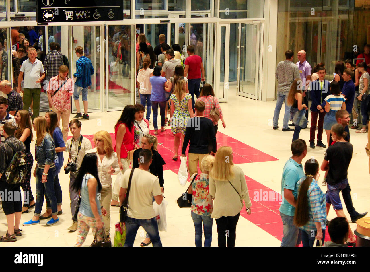 people go in the supermarket for shopping Stock Photo - Alamy