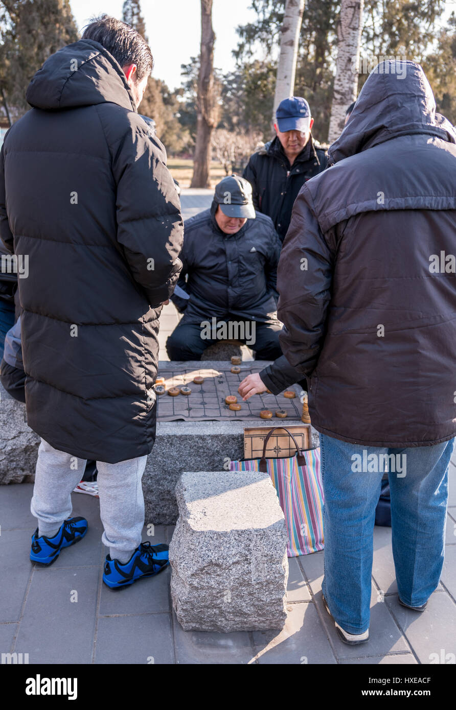 Elderly men playing checkers park hi-res stock photography and images ...