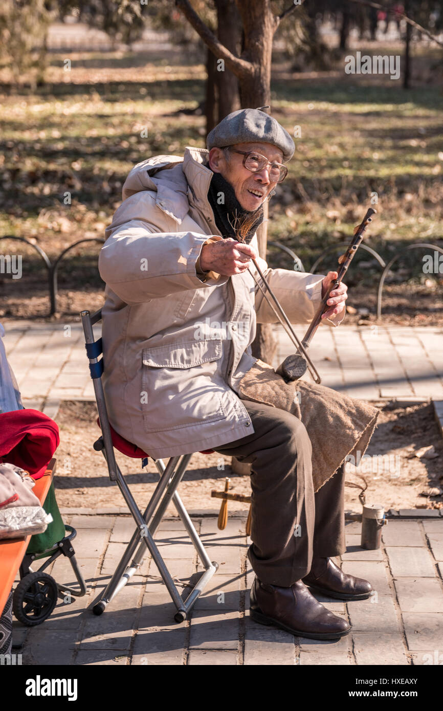 Man playing erhu chinese violin hi-res stock photography and images - Alamy