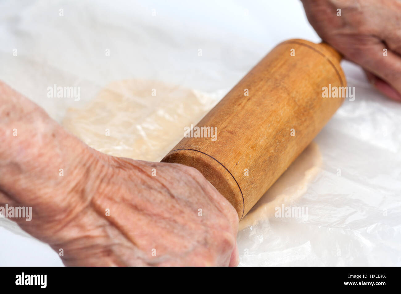 Ravioli Preparation : Stretching pasta dough Stock Photo - Alamy