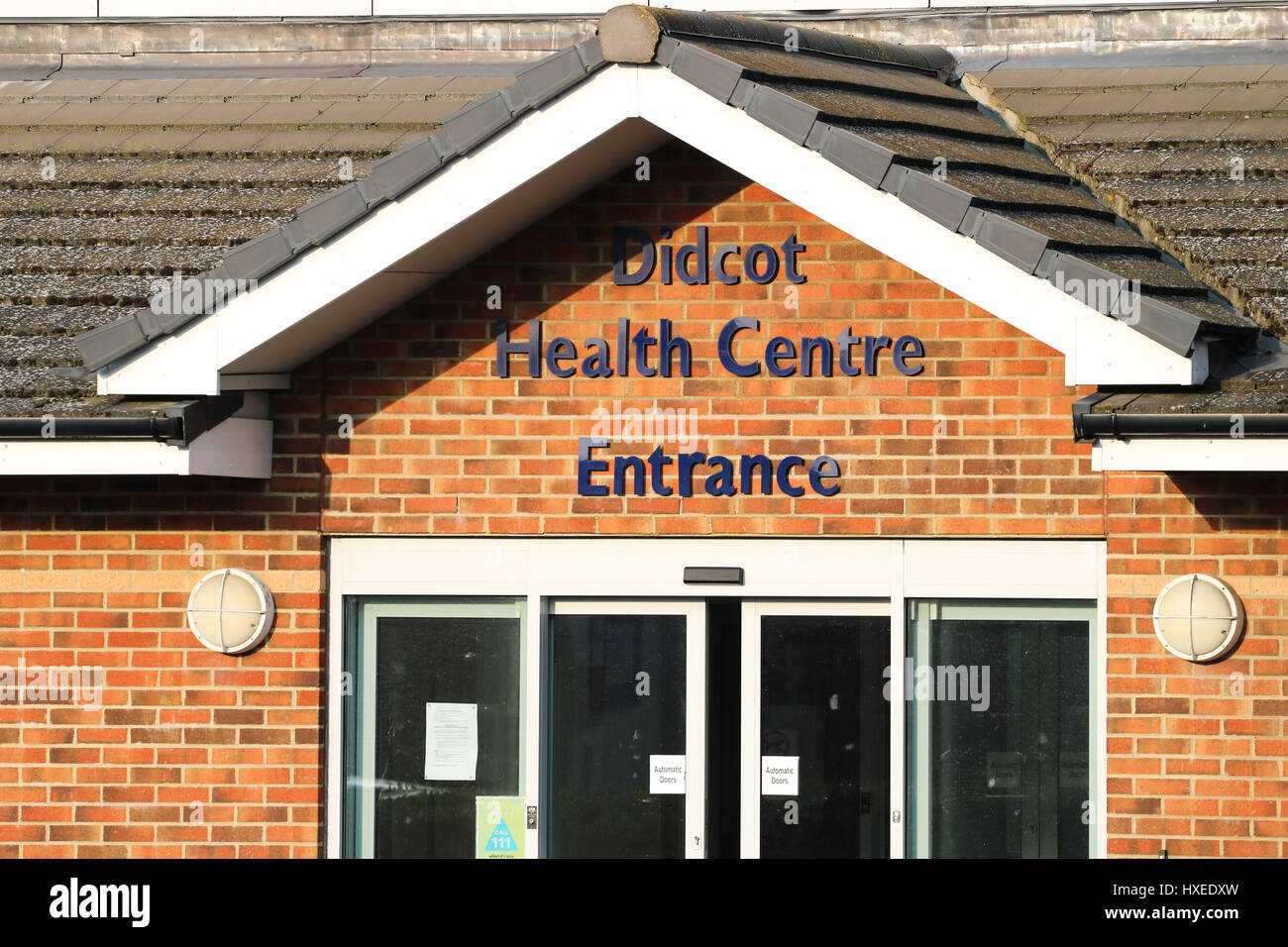 Didcot Health Center Entrance Stock Photo - Alamy