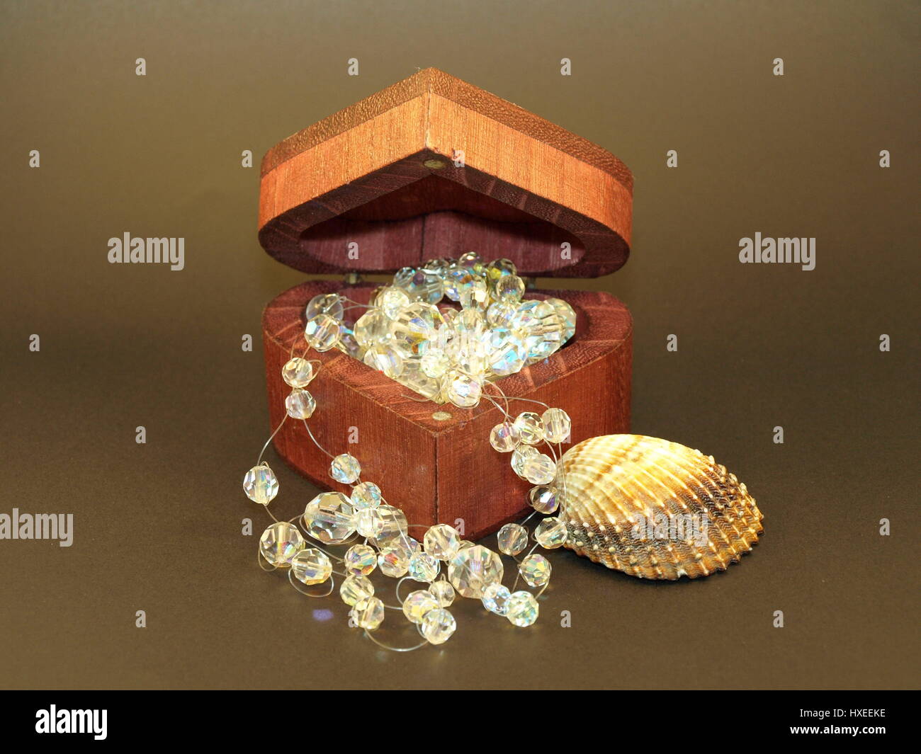 Pearls in wooden box Stock Photo - Alamy