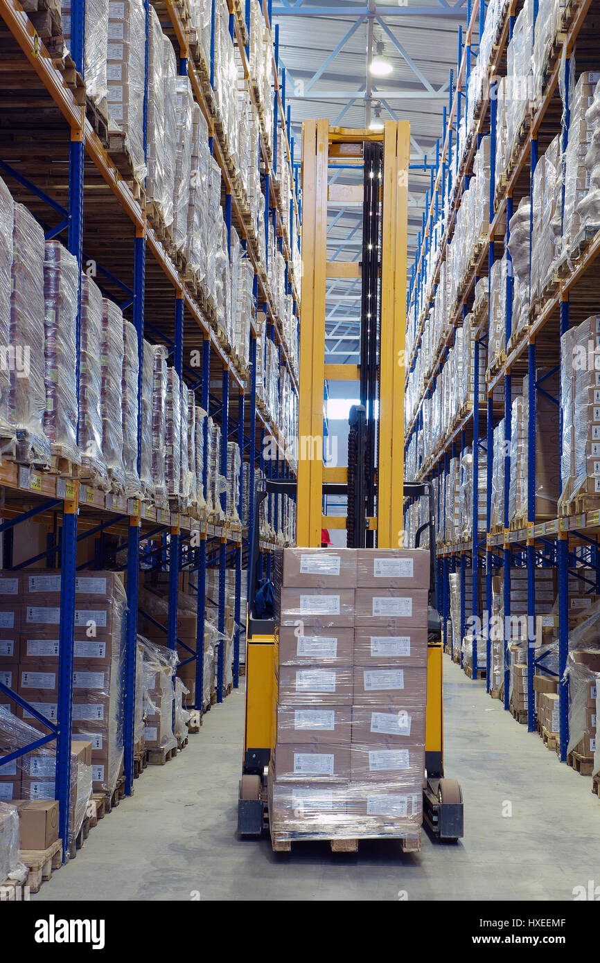 Truck narrow aisle warehouse hi-res stock photography and images - Alamy