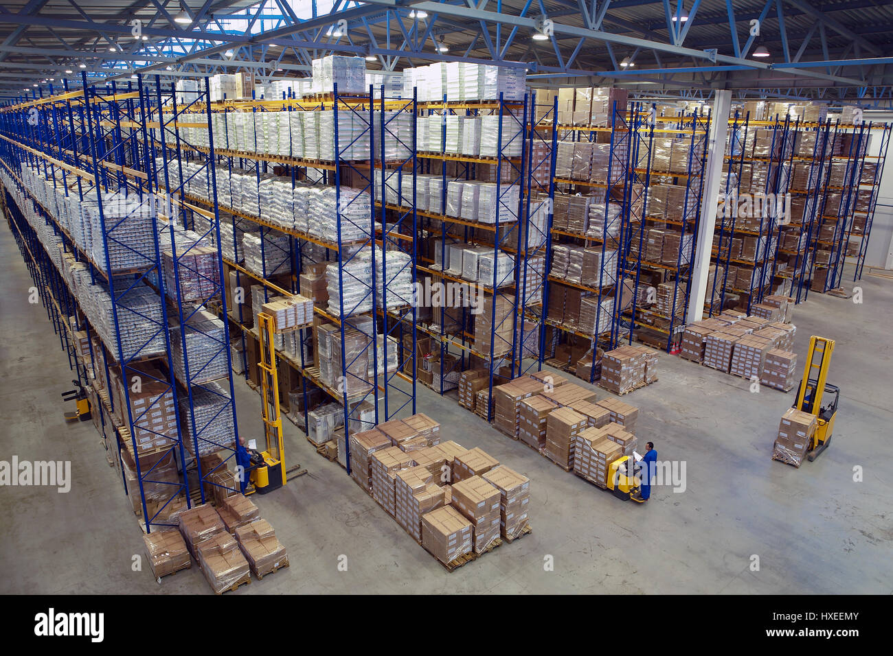 Huge racks hi-res stock photography and images - Alamy