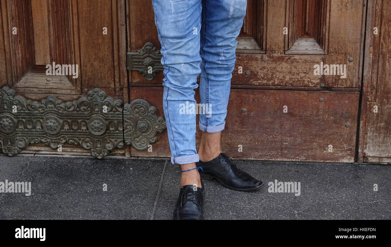 Male legs hi-res stock photography and images - Alamy