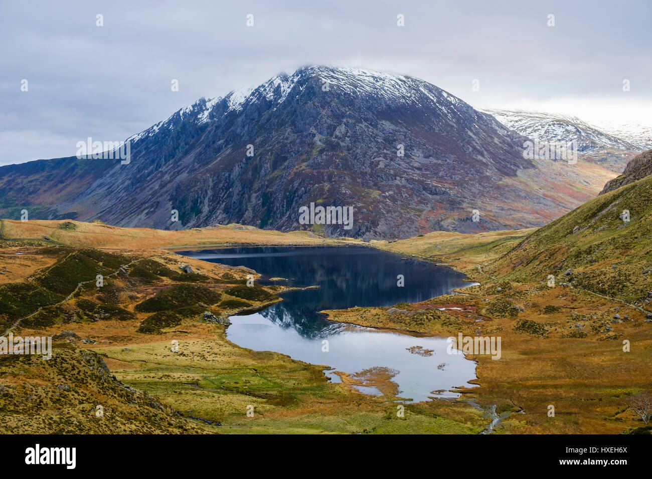 Eryri lake hi-res stock photography and images - Alamy