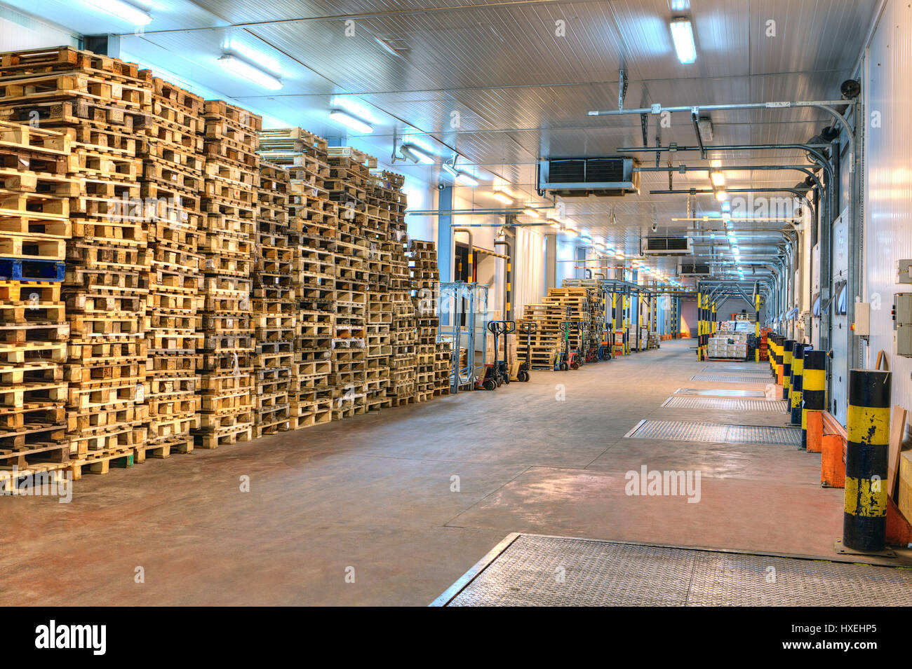 Interior loading dock hi-res stock photography and images - Alamy