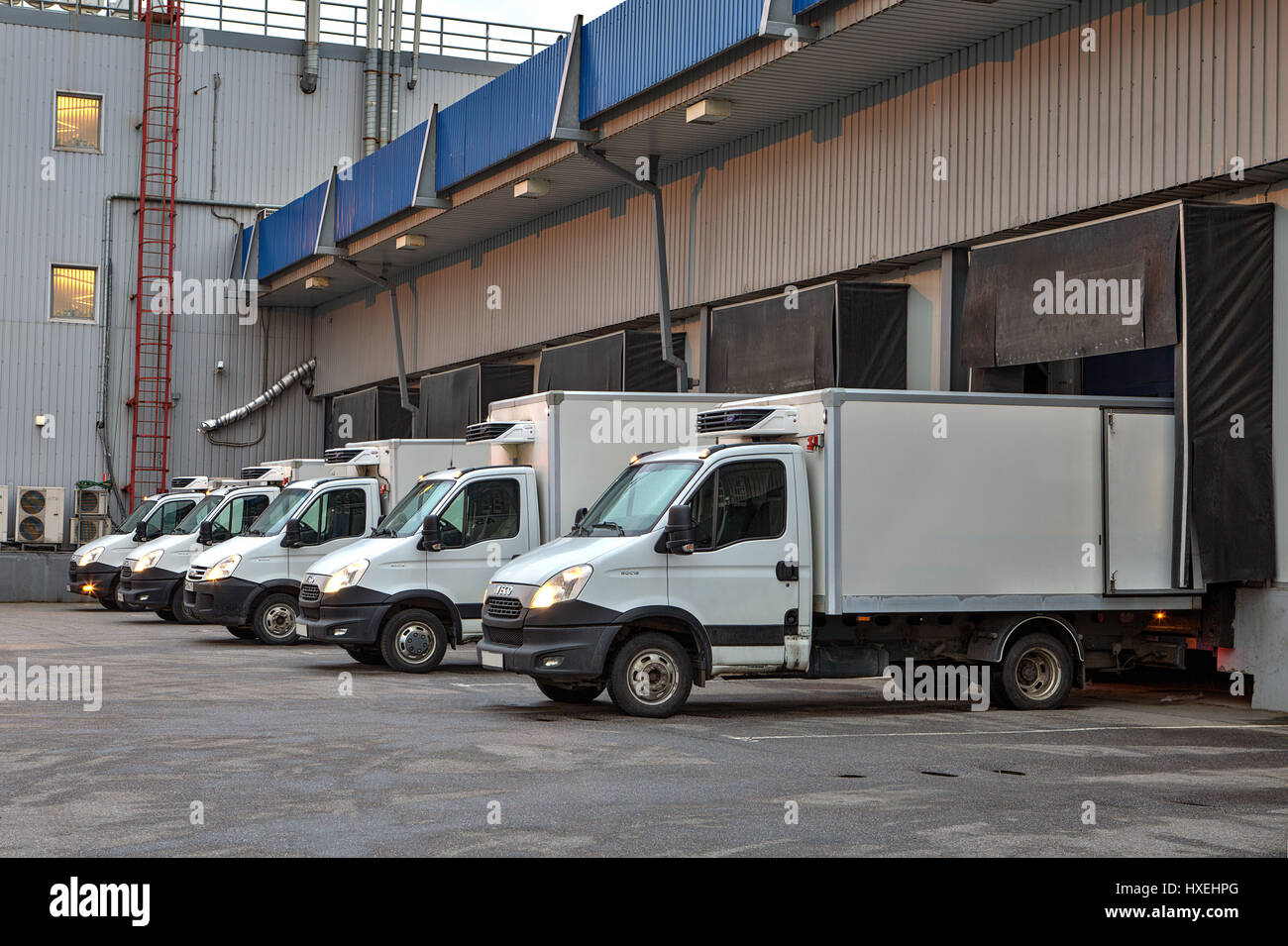 Loading dock system hi-res stock photography and images - Alamy