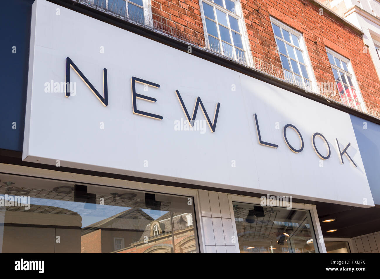 New Look a British fashion outlet specialising in womens wear, mens ...