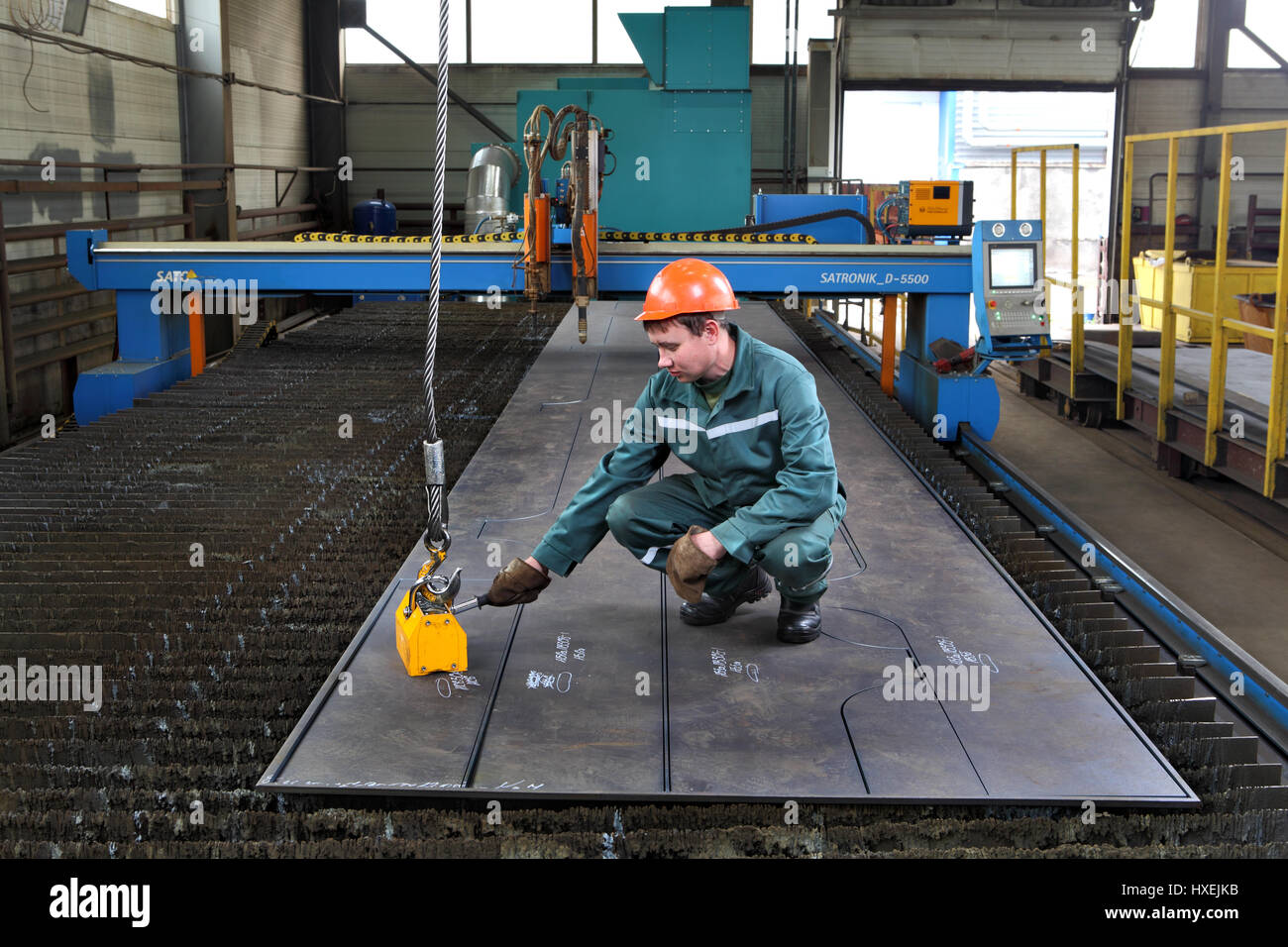 Permanent lifting magnet hi-res stock photography and images - Alamy