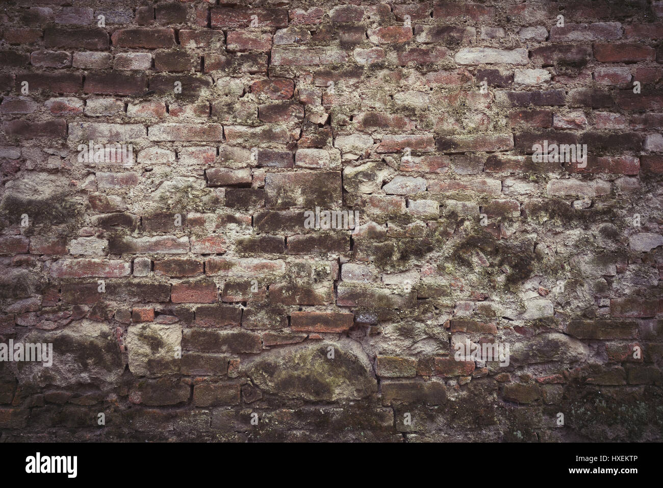 Old damaged cracked brick wall Stock Photo - Alamy