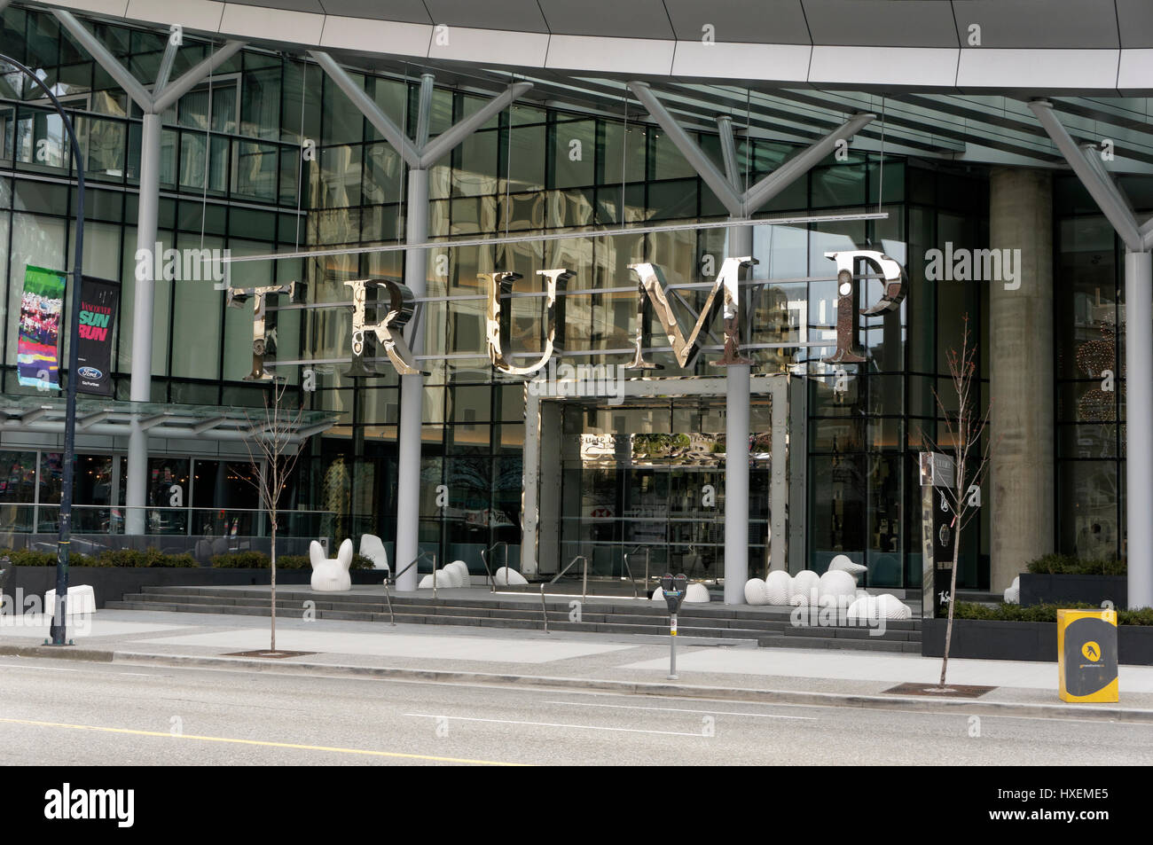Entrance to Trump International Hotel and Tower on Georgia Street in ...