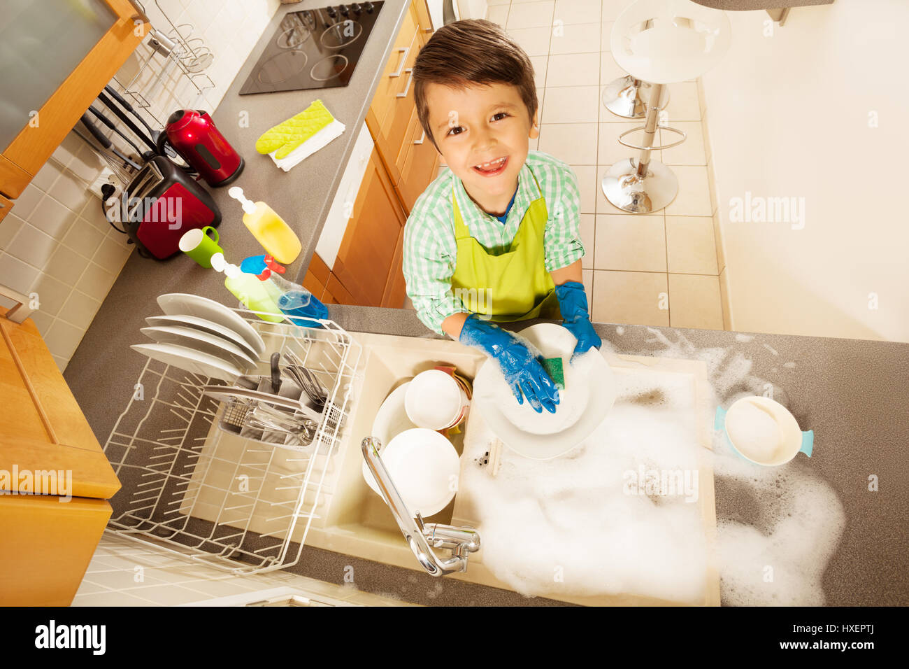 Child washing dishes hi-res stock photography and images - Alamy