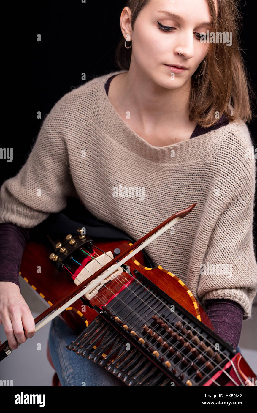 Medieval musical instrument hi-res stock photography and images - Alamy