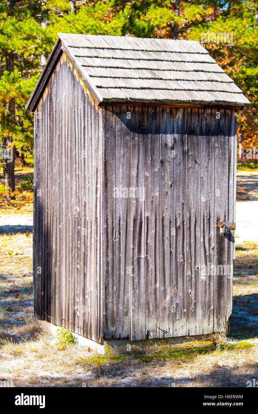 Colonial outhouse hi-res stock photography and images - Alamy