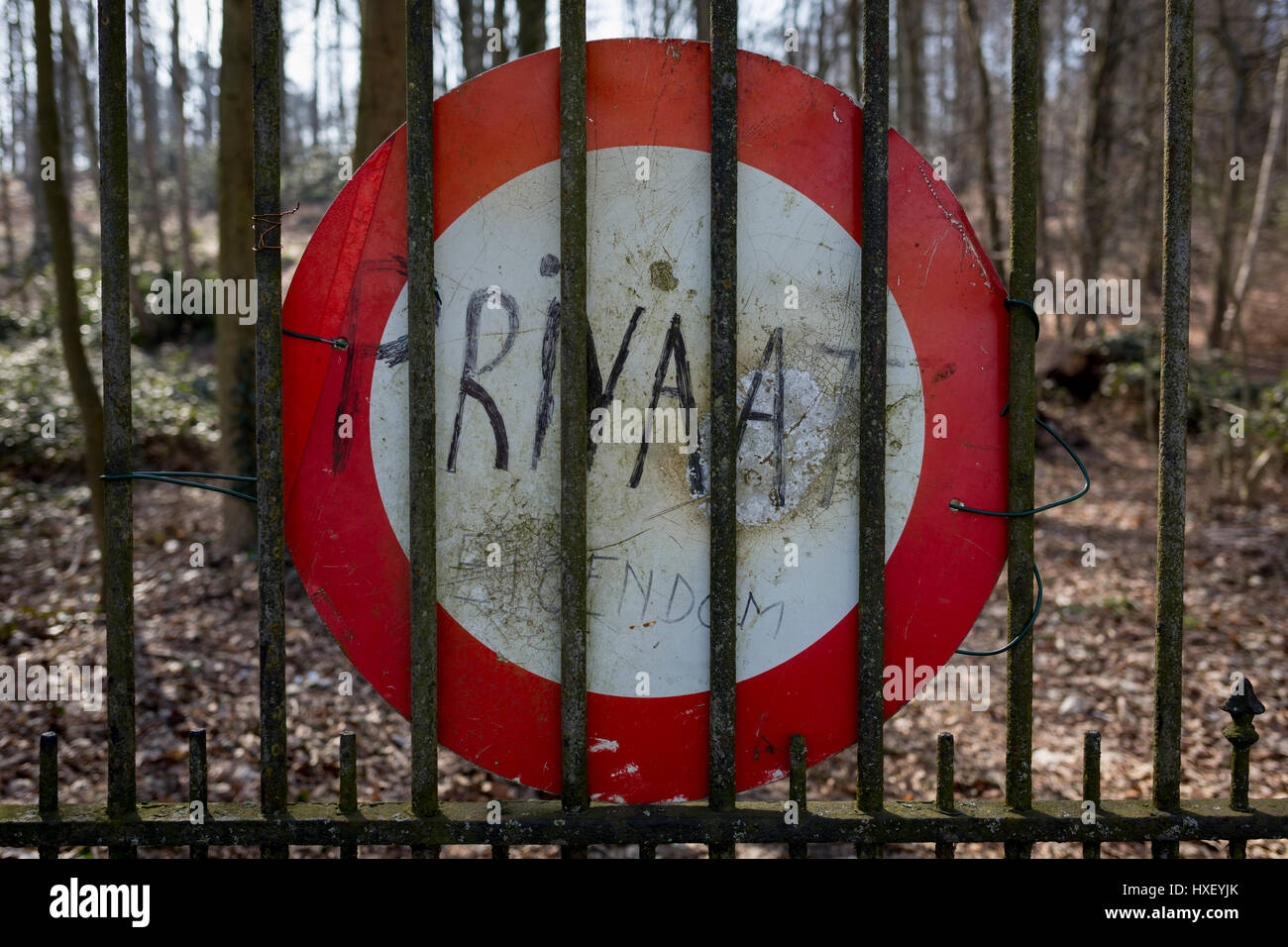 Makeshift sign in Flemish warning of private property at the gates of ...