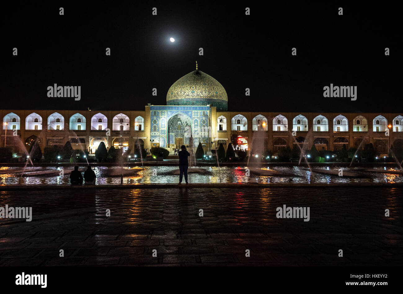 Night view of Naqsh-e Jahan Square (Imam Square, formlerly Shah Square ...
